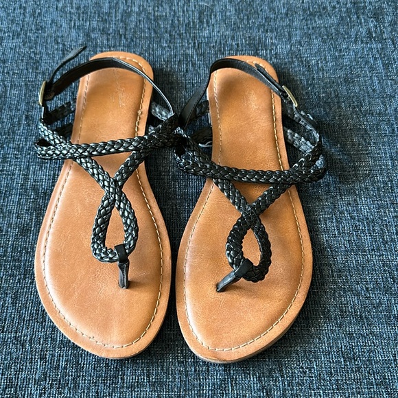 Universal Thread | Shoes | Universal Thread Sandals In Black | Poshmark